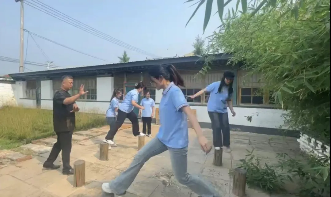 “武韵千年 掌影生辉”廊坊师范学院校团委“砥砺青春 走进非遗”暑期社会实践队探访固安郭氏八卦掌-2023-团委